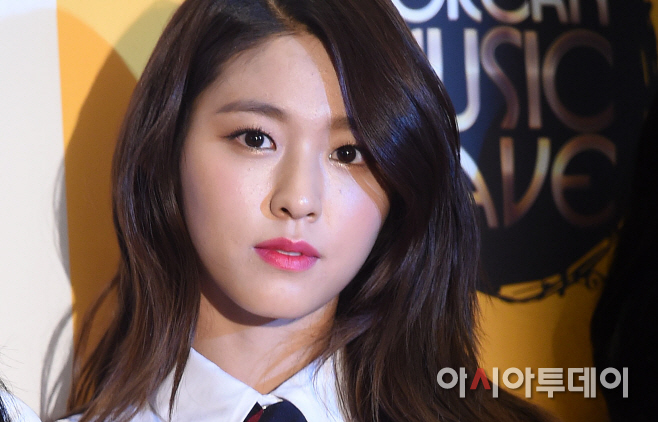 [포토]AOA 설현 ‘어색한 설현’ - 아시아투데이