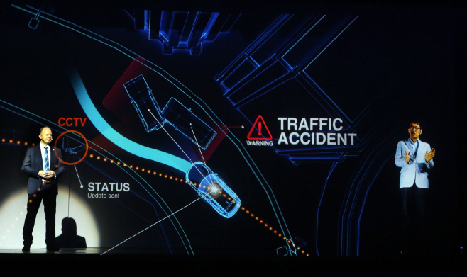 [포토] SKT-BMW, 세계 최초 ‘5G 커넥티드카’ 시동 - 아시아투데이