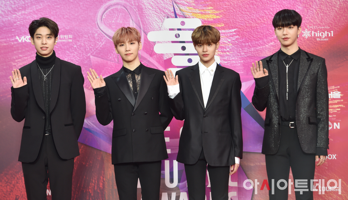 [포토] AB6IX, 멋진 무대 준비했어요! - 아시아투데이