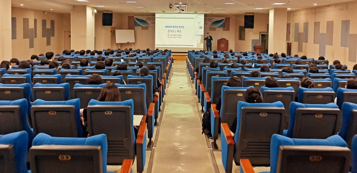 세계적인 저널리스트 강형원 기자 명덕외국어고등학교 특강 세계속에 한국과 한국인” 아시아투데이