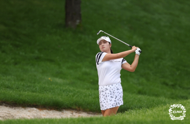 ‘인간승리’ 한진선, KLPGA 131번째 대회 만에 감격의 첫 우승 - 아시아투데이