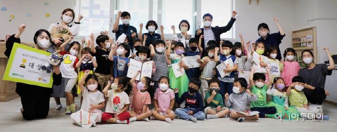 BGF리테일-경찰청, 아동 안전 그림 공모전 시상식 개최 - 아시아투데이