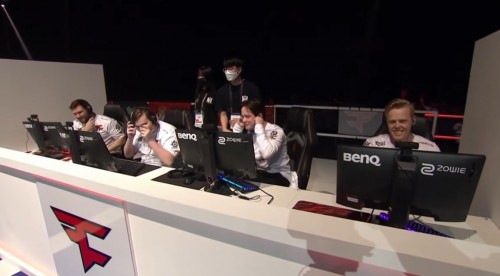 [PGC] 한 끗 차 승부에서 승리한 ‘FaZe’...GF 17매치 ‘치킨’ - 아시아투데이