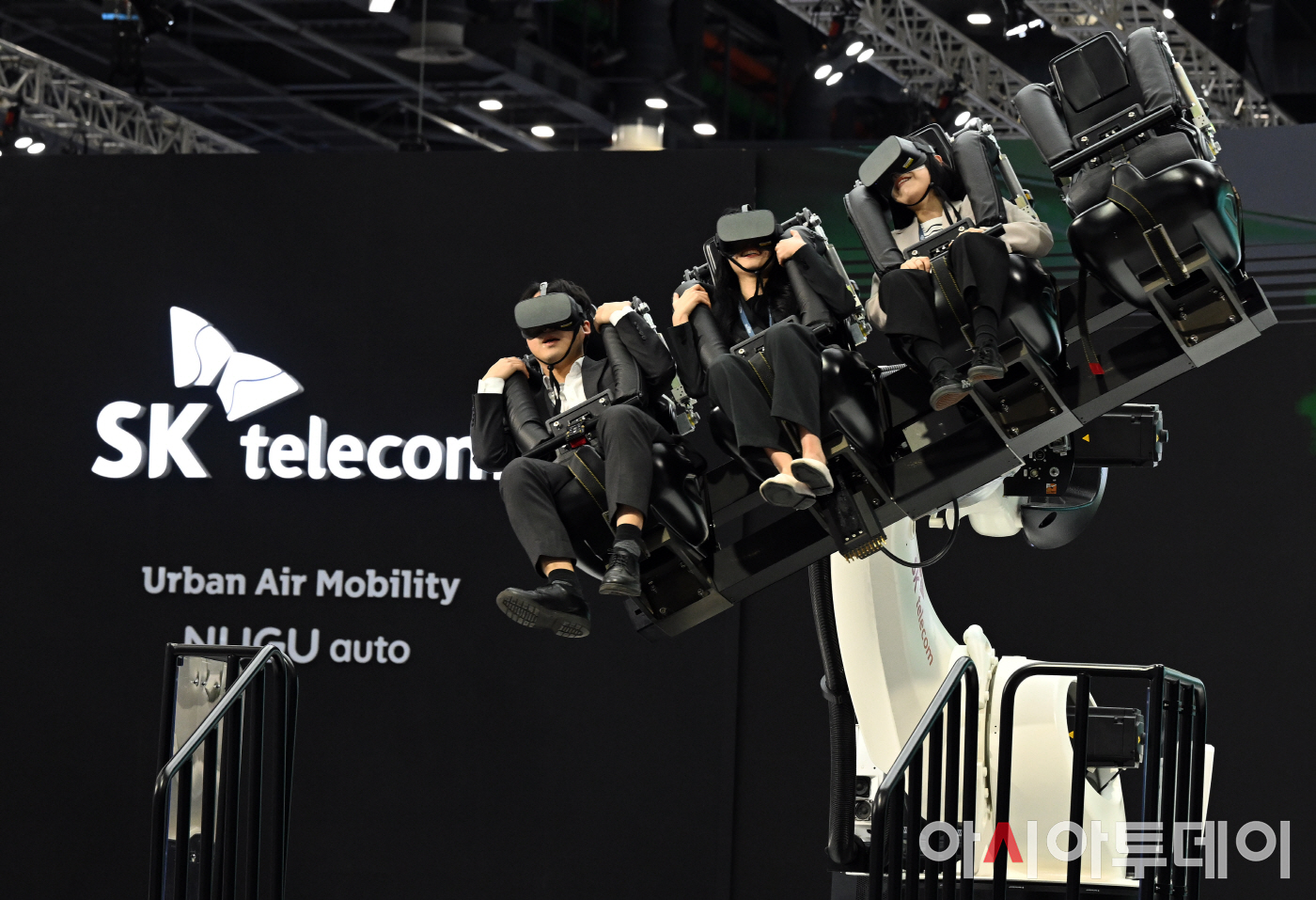 [포토] SK텔레콤 부스에서 UAM운항 체험 - 아시아투데이