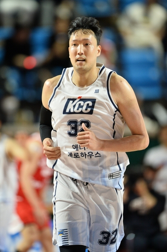 오세근ㆍ문성곤 잃은 KGC인삼공사, FA 센터 이종현 영입 - 아시아투데이