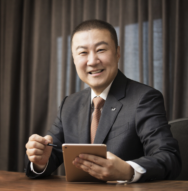 [위기에 빛난 오너 리더십]‘구자은의 LS’ 2년…‘괄목’ 글로벌 경영·신사업 확장 속 실적 두배로 - 아시아투데이