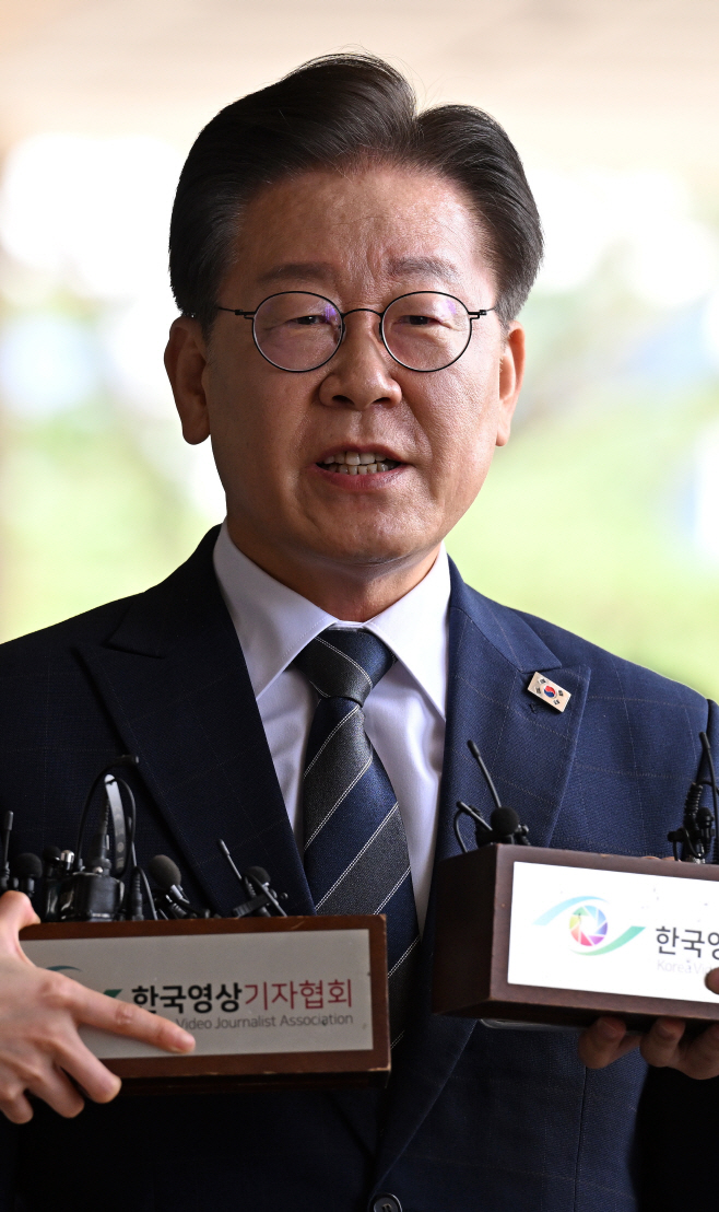 이재명 4번째 검찰 소환조사 “검사독재정권 나는 죽여도 민생은 살려라” 아시아투데이