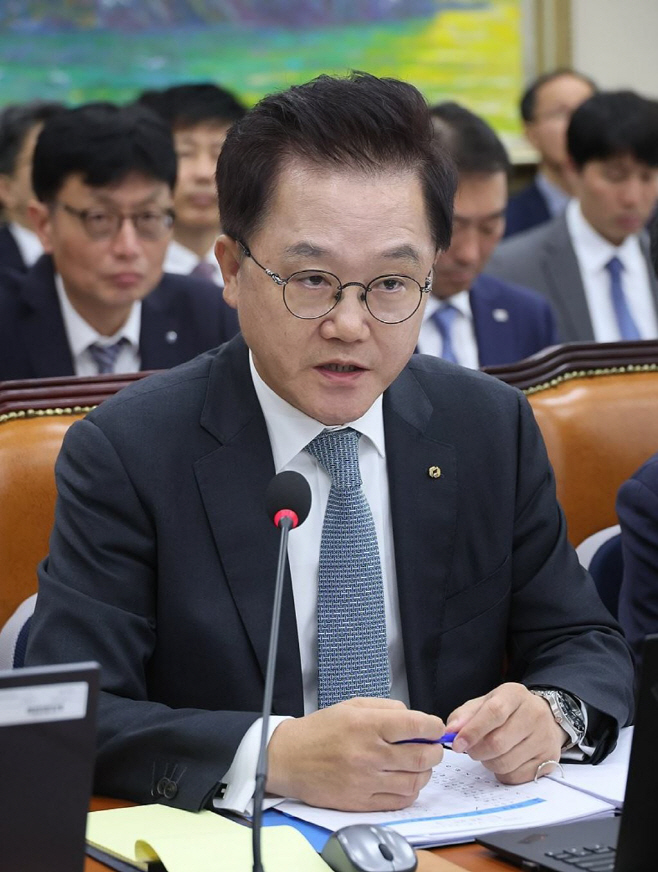 [2023 국감]강석훈 회장 “HMM 적격 인수자 없으면 매각 안 해” - 아시아투데이