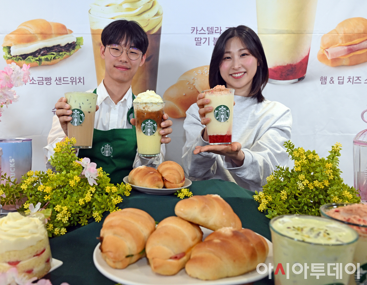 [포토] 스타벅스, 봄 시즌 음료 3종 출시 - 아시아투데이